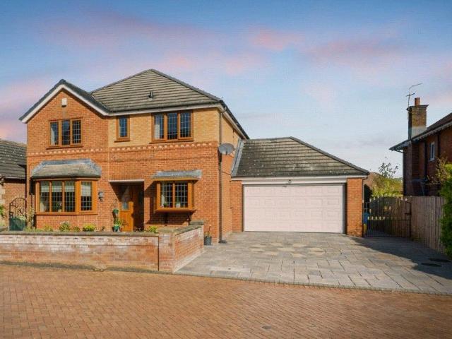 4 bedroom detached house for sale
