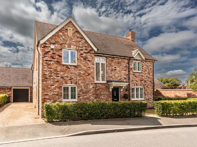 4 bedroom detached house for sale