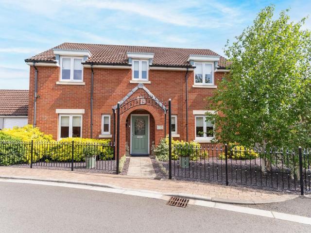 4 bedroom detached house for sale