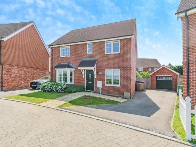 4 bedroom detached house for sale