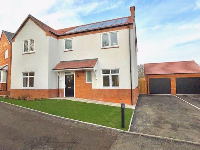4 bedroom detached house for sale
