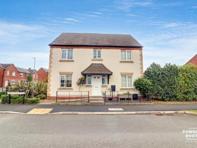 4 bedroom detached house for sale