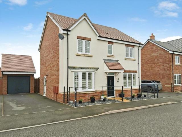 4 bedroom detached house for sale