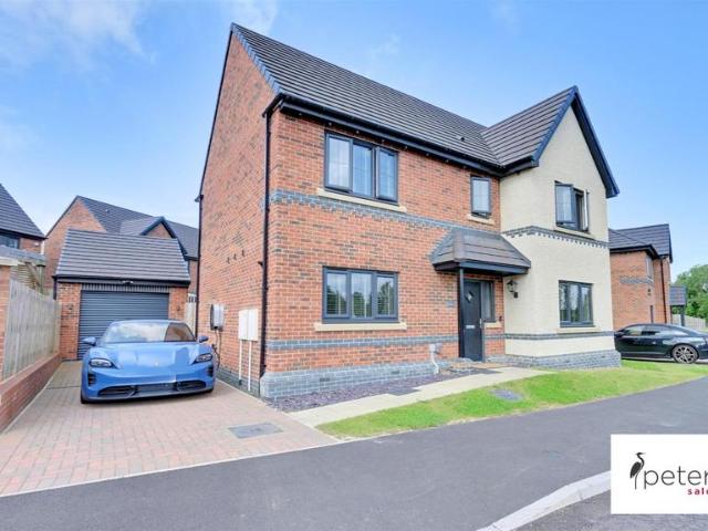 4 bedroom detached house for sale