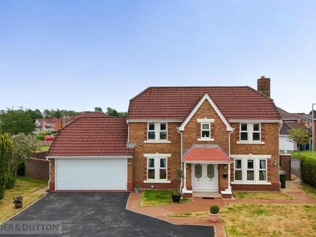 4 bedroom detached house for sale
