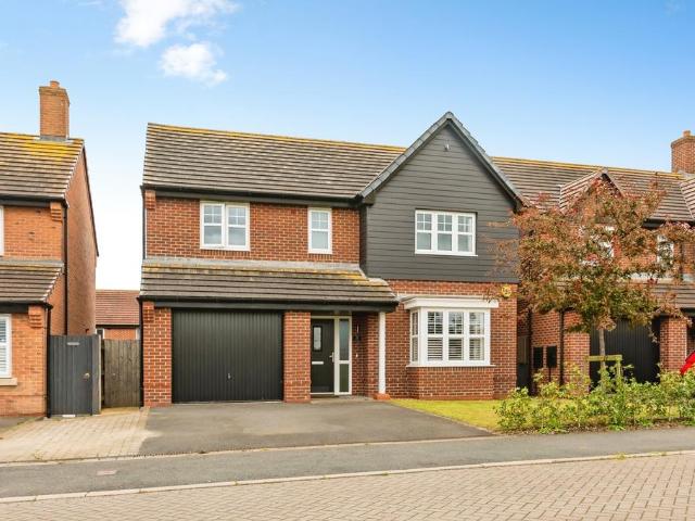 4 bedroom detached house for sale