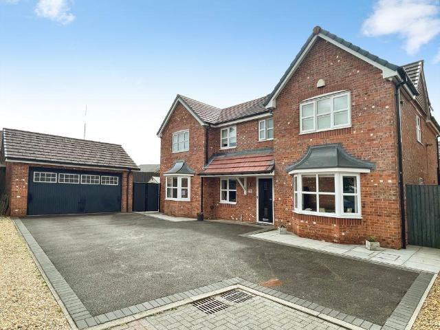 4 bedroom detached house for sale