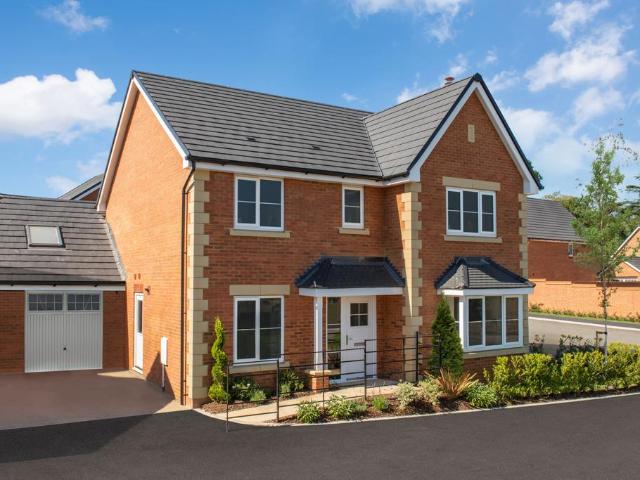4 bedroom detached house for sale