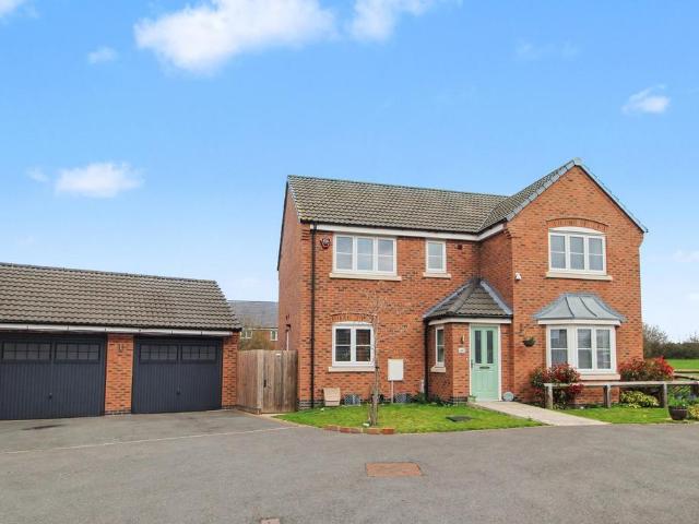 4 bedroom detached house for sale