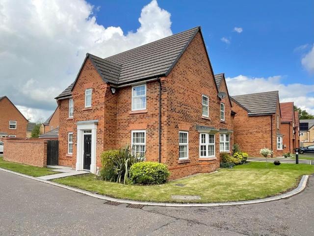 4 bedroom detached house for sale