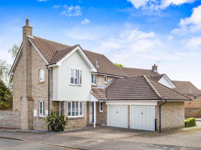 4 bedroom detached house for sale