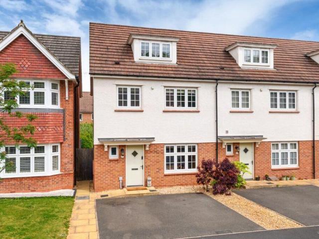 4 bedroom semi detached house for sale