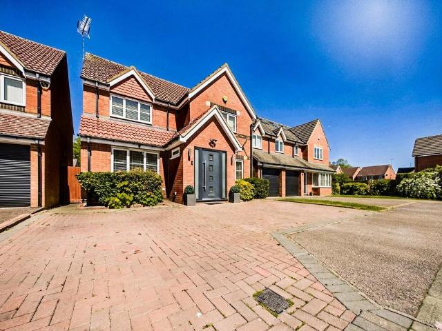 4 bedroom detached house for sale