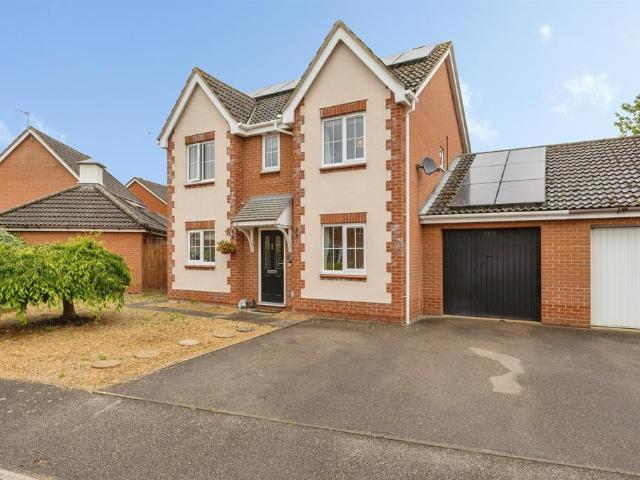 4 bedroom detached house for sale