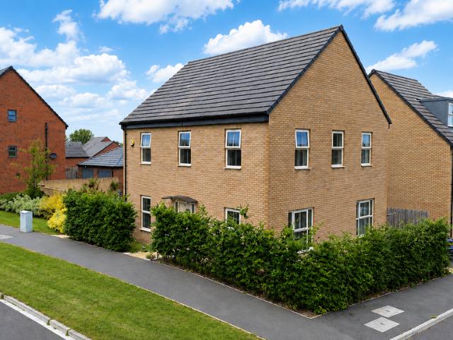 4 bedroom detached house for sale