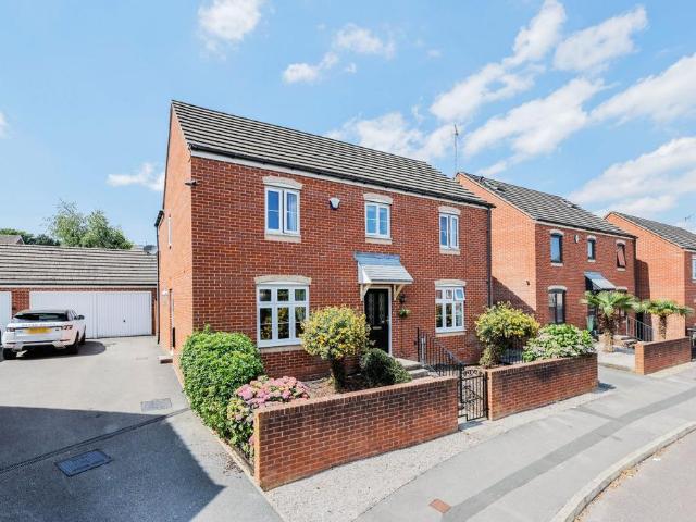 4 bedroom detached house for sale