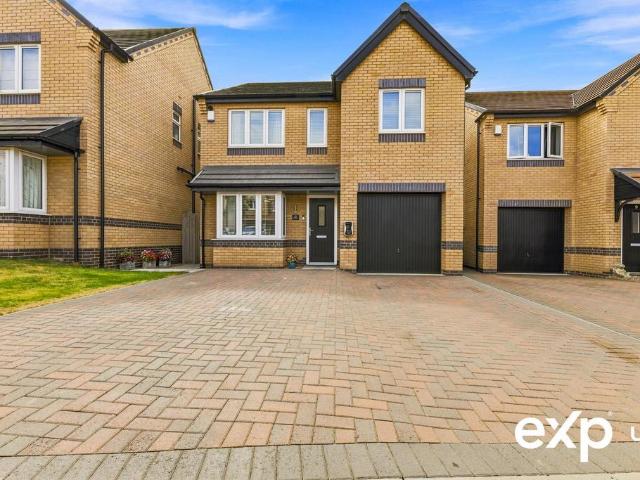 4 bedroom detached house for sale