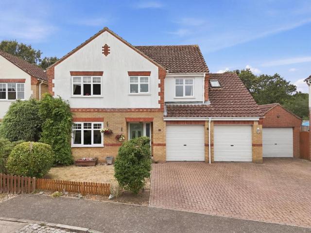 4 bedroom detached house for sale
