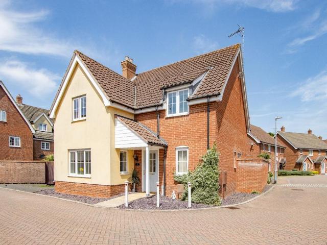 4 bedroom detached house for sale