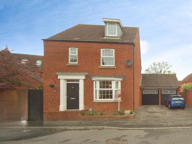 4 bedroom detached house for sale