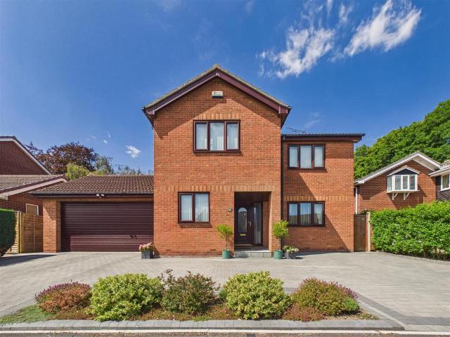 4 bedroom detached house for sale