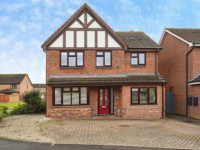 4 bedroom detached house for sale
