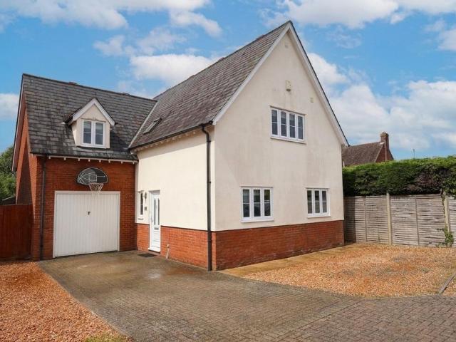 4 bedroom detached house for sale