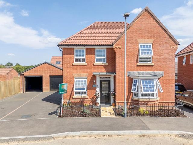 4 bedroom detached house for sale