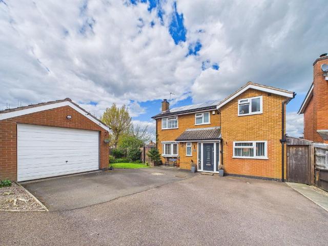 4 bedroom detached house for sale