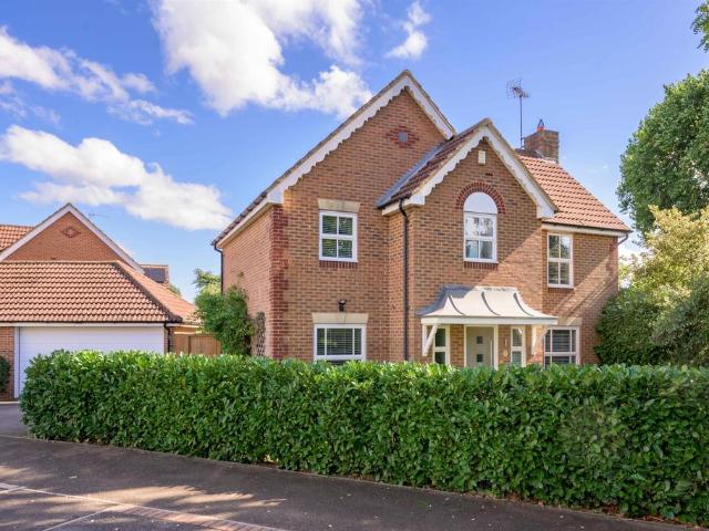 4 bedroom detached house for sale