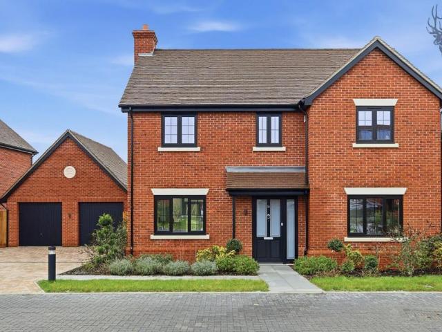 4 bedroom detached house for sale