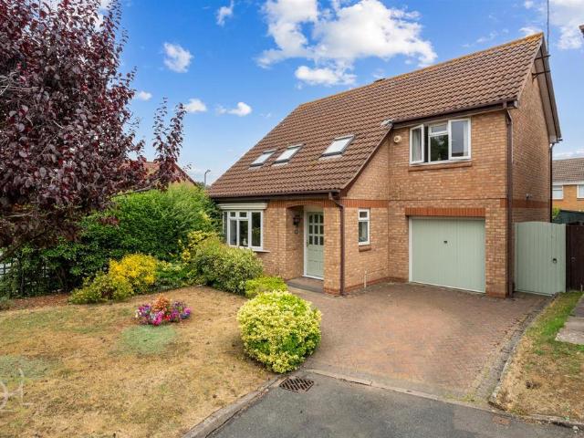 4 bedroom detached house for sale