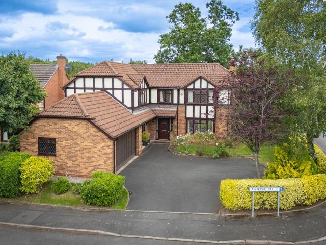 4 bedroom detached house for sale