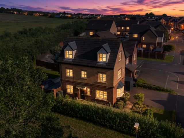 4 bedroom detached house for sale