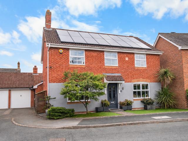 4 bedroom detached house for sale