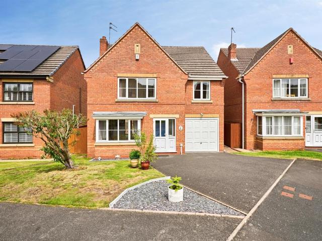 4 bedroom detached house for sale