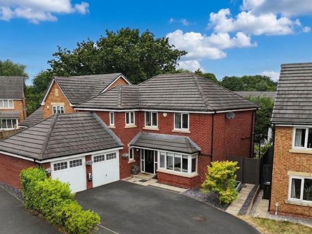 4 bedroom detached house for sale