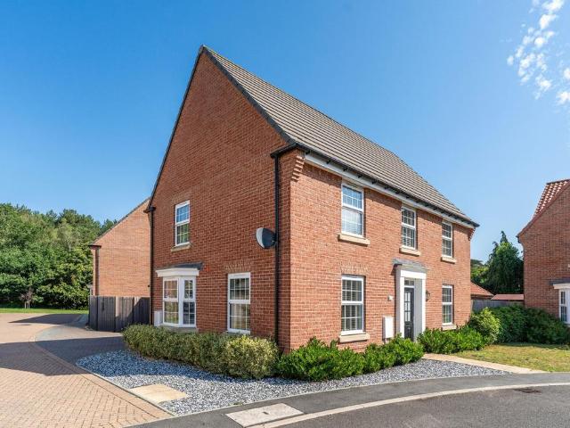 4 bedroom detached house for sale