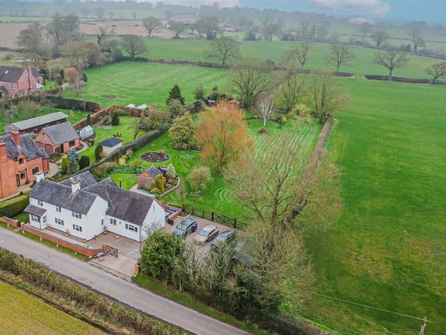 4 bedroom detached house for sale