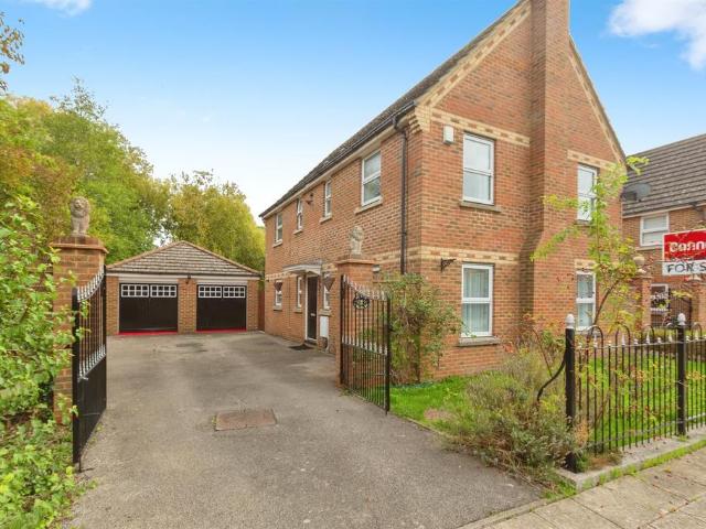 4 bedroom detached house for sale