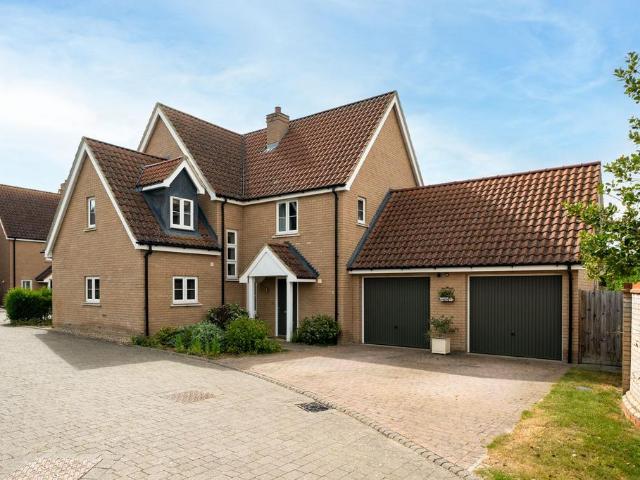 4 bedroom detached house for sale