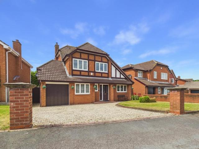 4 bedroom detached house for sale