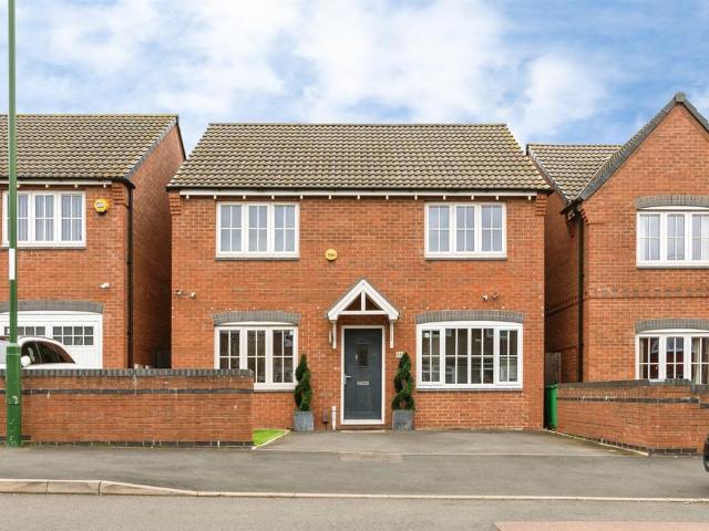 4 bedroom detached house for sale