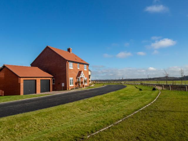 4 bedroom detached house for sale
