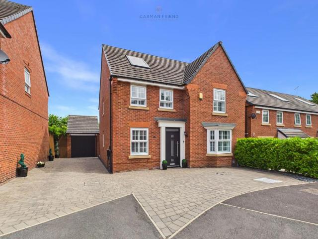 4 bedroom detached house for sale