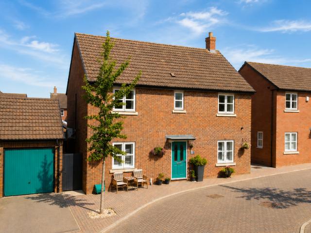 4 bedroom detached house for sale