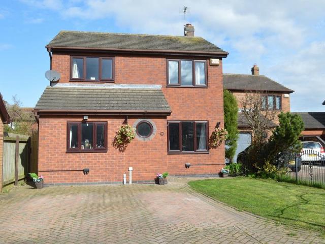 4 bedroom detached house for sale