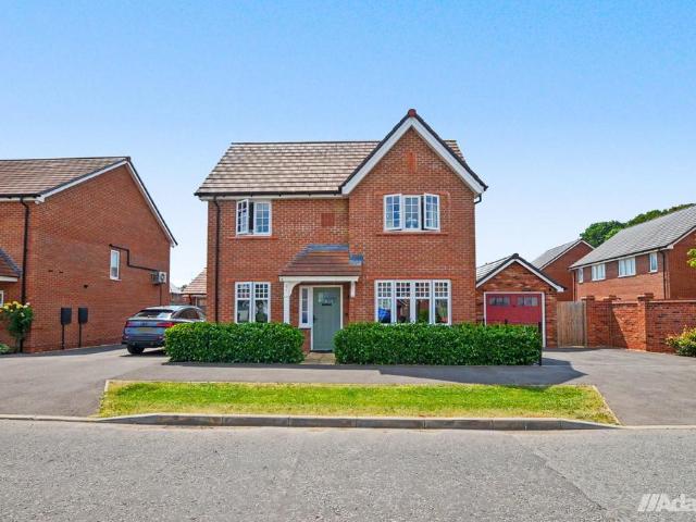 4 bedroom detached house for sale