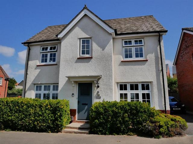 4 bedroom detached house for sale
