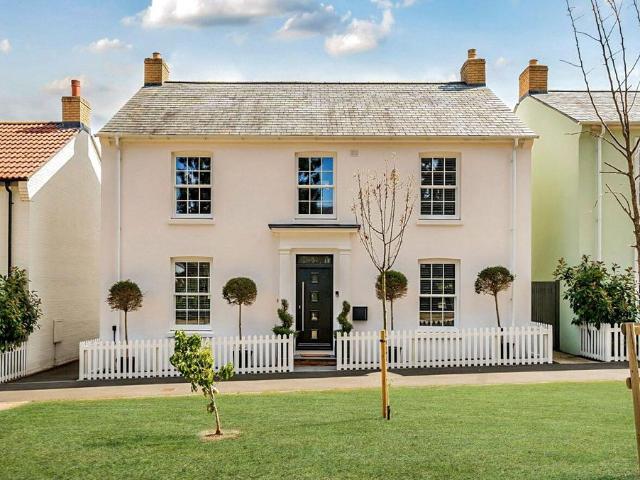 4 bedroom detached house for sale